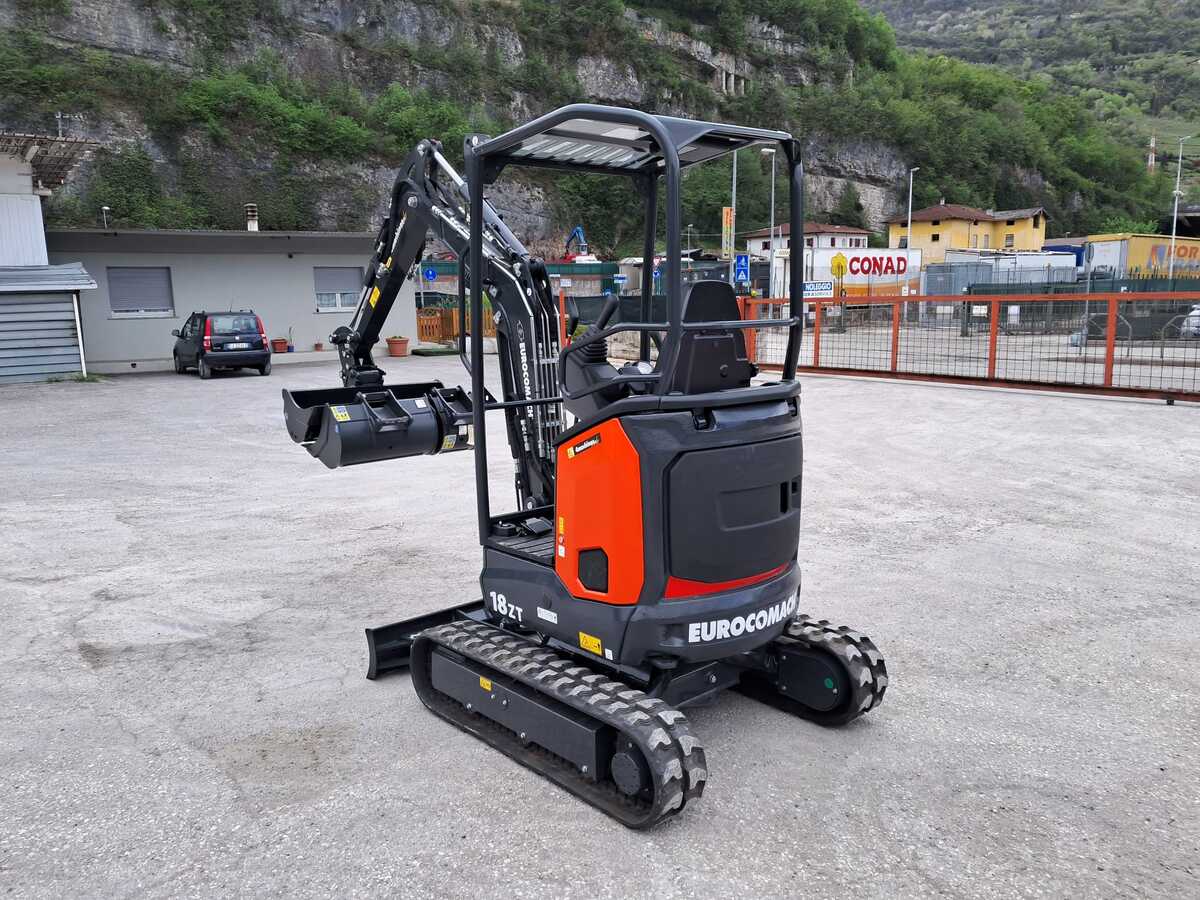 Mini escavatore Eurocomach 18ZT - 4 Machines